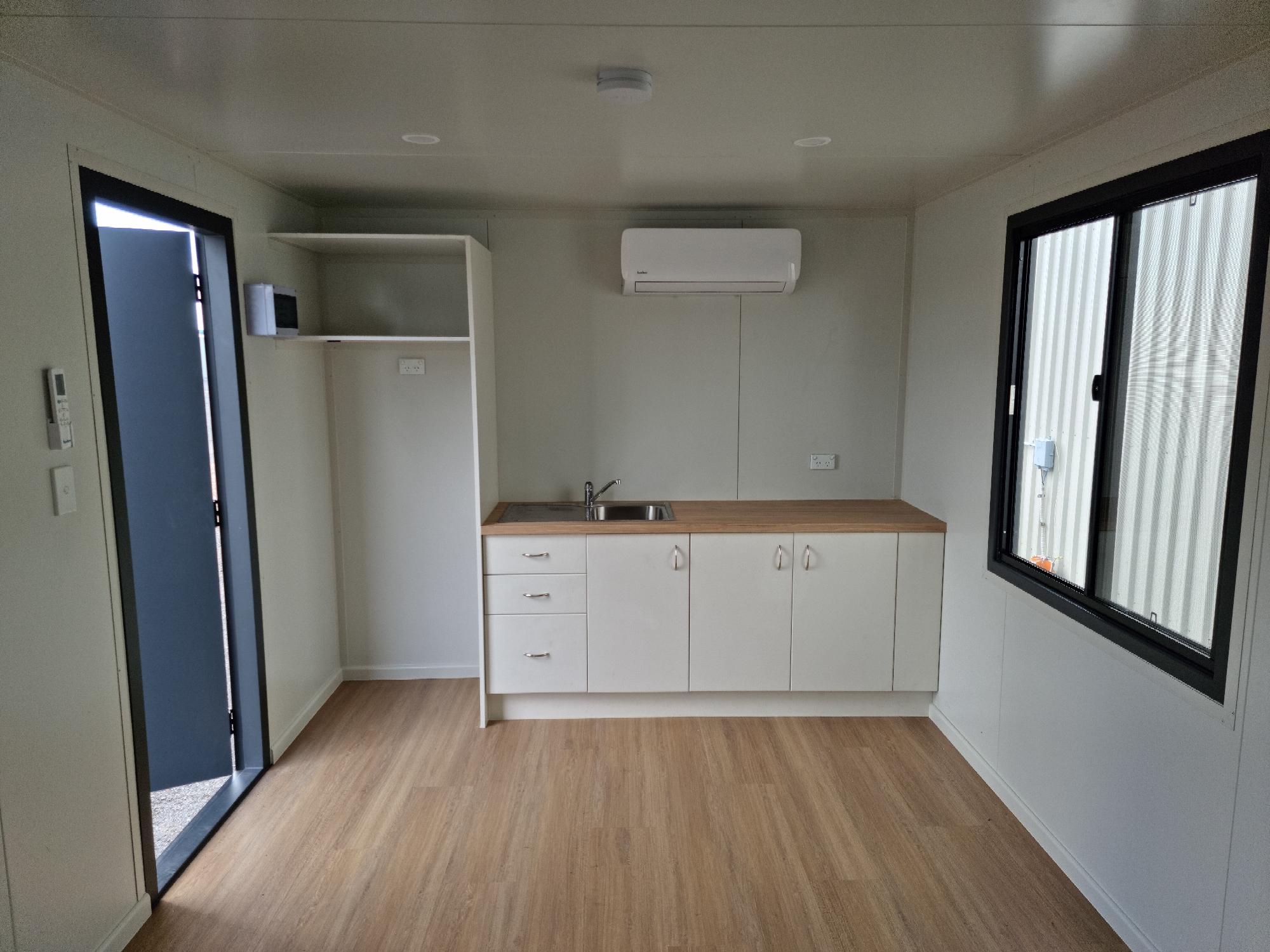 Office & kitchenette Container 20' – Plug n Play Transportables